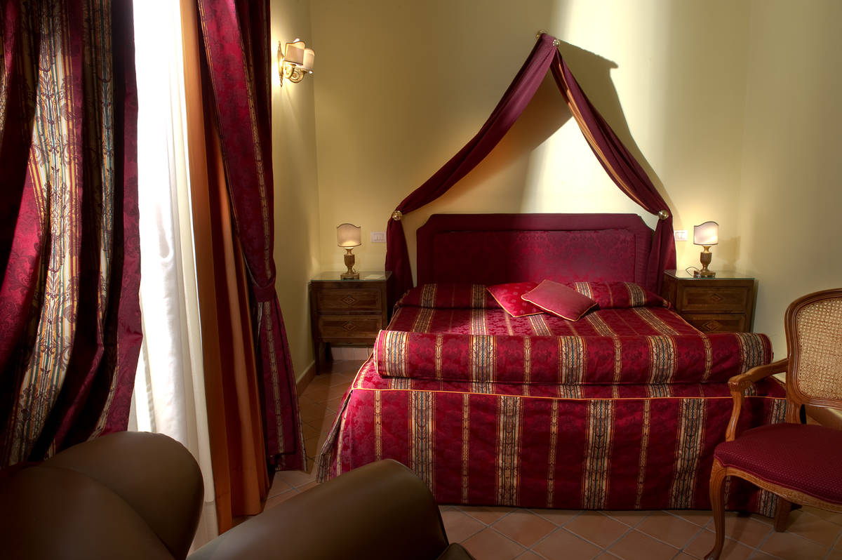 About Us Chiaia Hotel de Charme Naples Hotel Italy Via Chiaia Naples